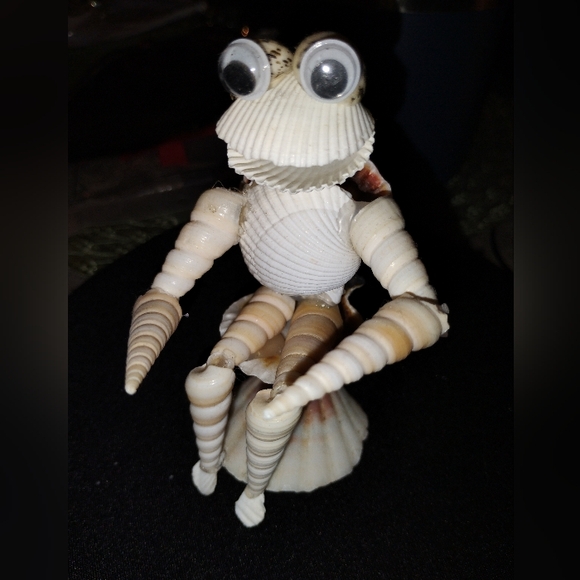 jlcrafts | Art | Great Restroom Decor Seashell Frog Sitting On The ...